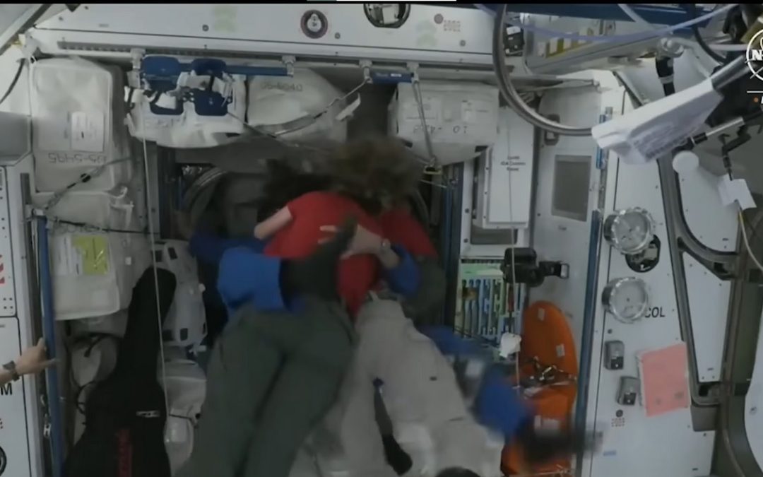 Priceless Video Shows US-Russian Group Hug in Microgravity When ...